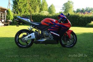 Черный Хонда CBR 600 2005 в Пярну, объемом двигателя 0.60 л и пробегом 48 тыс. км за 4000 €, фото 3 на AUTOMOTO.COM.LV