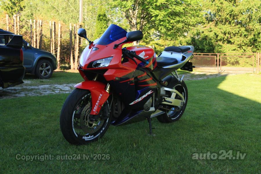 Черный Хонда CBR 600 2005 в Пярну, объемом двигателя 0.60 л и пробегом 48 тыс. км за 4000 €, фото 4 на AUTOMOTO.COM.LV
