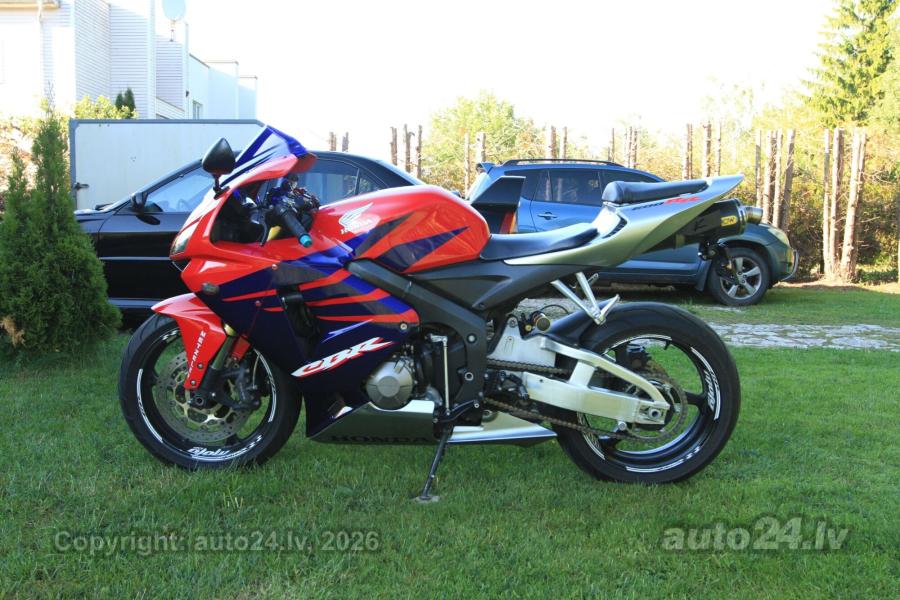 Черный Хонда CBR 600 2005 в Пярну, объемом двигателя 0.60 л и пробегом 48 тыс. км за 4000 €, фото 5 на AUTOMOTO.COM.LV