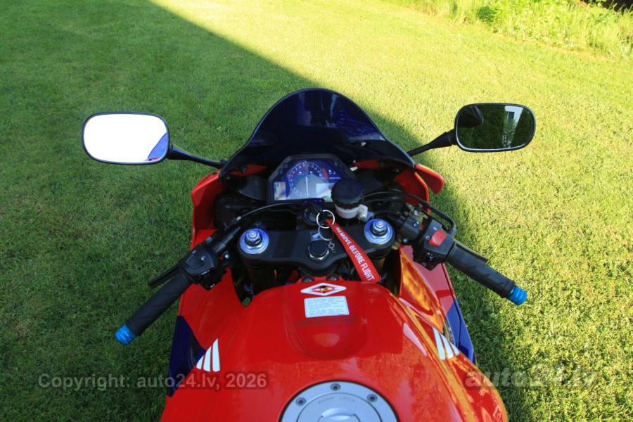 Черный Хонда CBR 600 2005 в Пярну, объемом двигателя 0.60 л и пробегом 48 тыс. км за 4000 €, фото 11 на AUTOMOTO.COM.LV