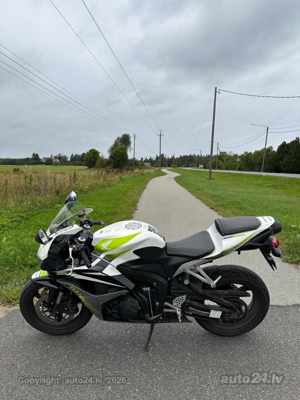 Melns Honda CBR 600 2008 Tallina, ar dzinēja tilpumu 0.60 L un nobraukumu 51 tūkst. km par 4500 €, foto 2 vietnē AUTOMOTO.COM.LV