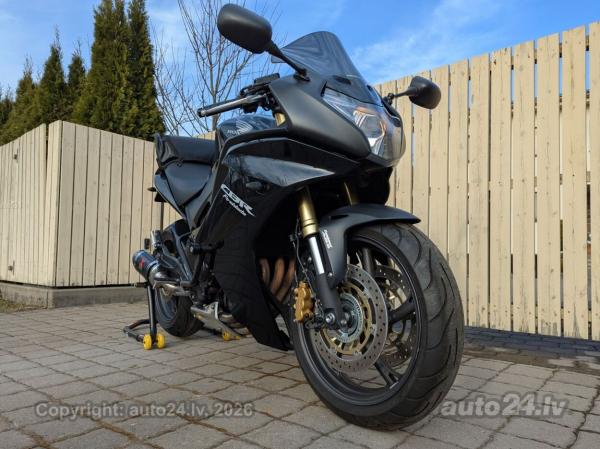 Black Honda CBR 600 2011 in Tallinn, with an engine capacity of 0.60 L and mileage of 39 thousand km for 4500 €, photo 3 on AUTOMOTO.COM.LV