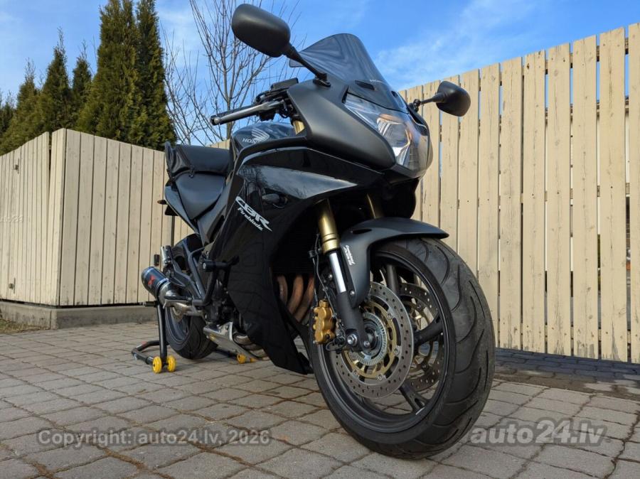 Черный Хонда CBR 600 2011 в Таллин, объемом двигателя 0.60 л и пробегом 39 тыс. км за 4500 €, фото 3 на AUTOMOTO.COM.LV