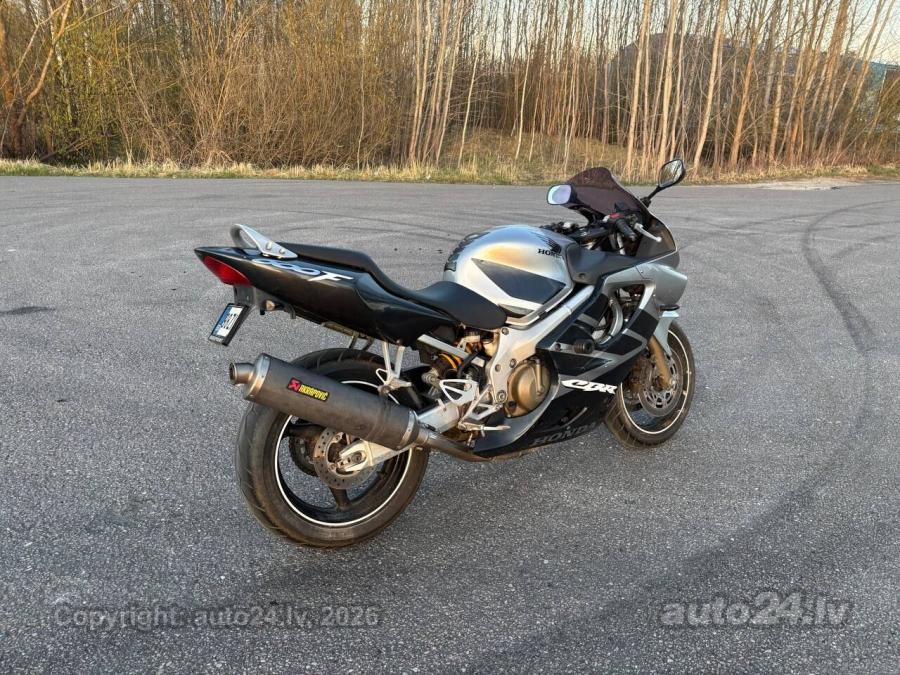 Серый Хонда CBR 600 2006 в Таллин, объемом двигателя 0.60 л и пробегом 27 тыс. км за 2800 €, фото 3 на AUTOMOTO.COM.LV