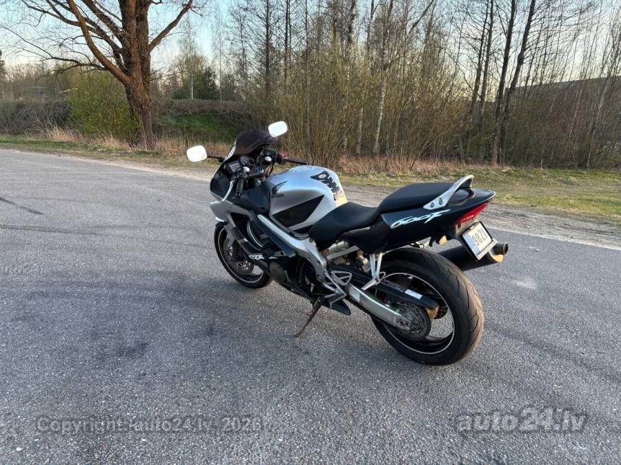 Серый Хонда CBR 600 2006 в Таллин, объемом двигателя 0.60 л и пробегом 27 тыс. км за 2800 €, фото 5 на AUTOMOTO.COM.LV