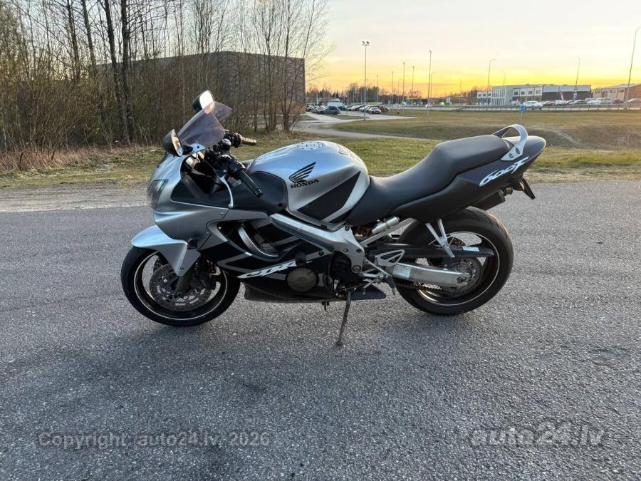 Серый Хонда CBR 600 2006 в Таллин, объемом двигателя 0.60 л и пробегом 27 тыс. км за 2800 €, фото 6 на AUTOMOTO.COM.LV