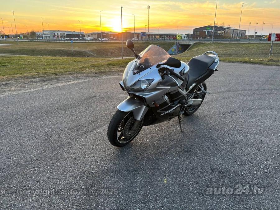 Серый Хонда CBR 600 2006 в Таллин, объемом двигателя 0.60 л и пробегом 27 тыс. км за 2800 €, фото 7 на AUTOMOTO.COM.LV