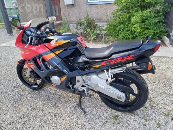 Honda CBR 600 1995 in Bauska, with an engine capacity of 0.60 L and mileage of 0 thousand km for 980 €, photo 9 on AUTOMOTO.COM.LV