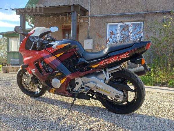 Хонда CBR 600 1996 в Бауска, объемом двигателя 0.60 л и пробегом 0 тыс. км за 980 €, фото 4 на AUTOMOTO.COM.LV