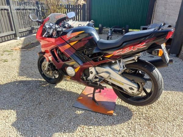 Хонда CBR 600 1996 в Бауска, объемом двигателя 0.60 л и пробегом 0 тыс. км за 980 €, фото 6 на AUTOMOTO.COM.LV