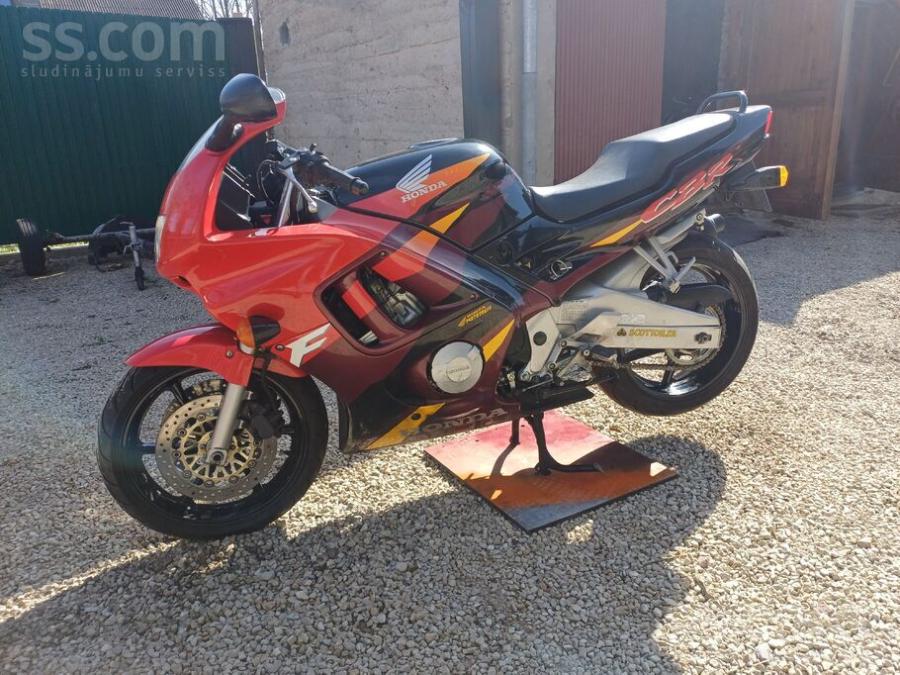 Honda CBR 600 1996 in Bauska, with an engine capacity of 0.60 L and mileage of 0 thousand km for 980 €, photo 8 on AUTOMOTO.COM.LV