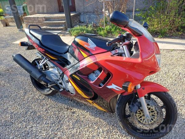 Хонда CBR 600 1996 в Бауска, объемом двигателя 0.60 л и пробегом 0 тыс. км за 980 €, фото 8 на AUTOMOTO.COM.LV