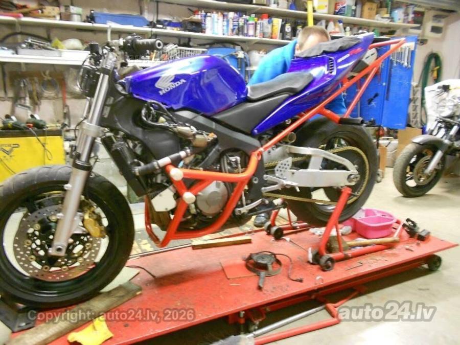 Honda CBR 600 2004 in Tallinn, with an engine capacity of 0.60 L and mileage of 0 thousand km for 3700 €, photo 3 on AUTOMOTO.COM.LV