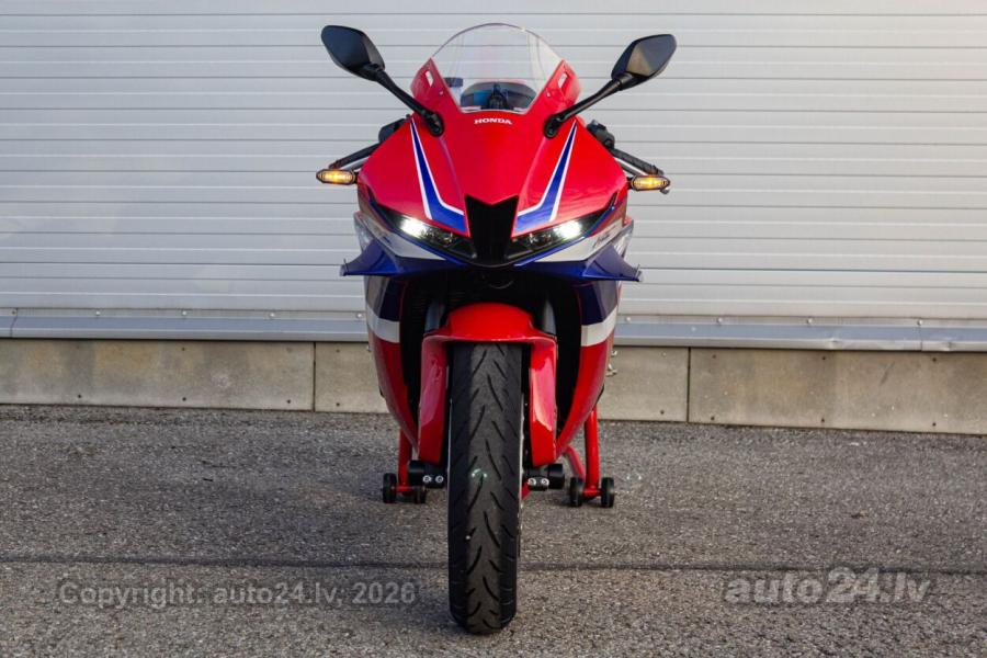 Honda CBR 600 2025 Pērnava, ar dzinēja tilpumu 0.60 L un nobraukumu 4 tūkst. km par 11990 €, foto 3 vietnē AUTOMOTO.COM.LV