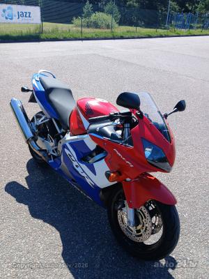 Honda CBR 600 2001 Tallina, ar dzinēja tilpumu 0.60 L un nobraukumu 49 tūkst. km par 4000 €, foto 3 vietnē AUTOMOTO.COM.LV
