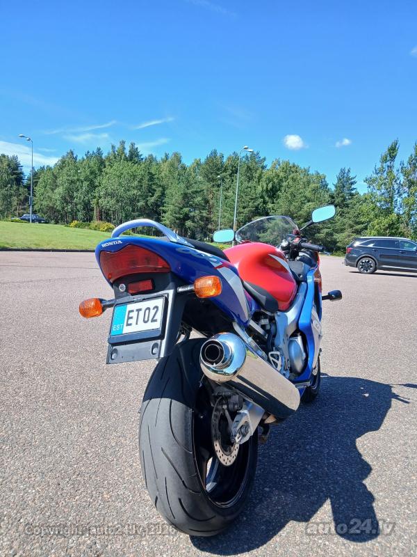 Honda CBR 600 2001 Tallina, ar dzinēja tilpumu 0.60 L un nobraukumu 49 tūkst. km par 4000 €, foto 4 vietnē AUTOMOTO.COM.LV