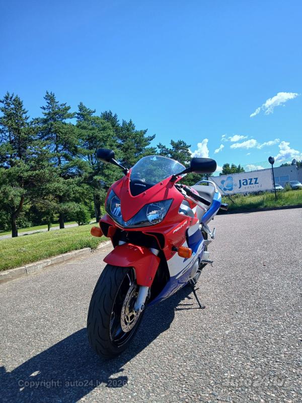 Honda CBR 600 2001 Tallina, ar dzinēja tilpumu 0.60 L un nobraukumu 49 tūkst. km par 4000 €, foto 7 vietnē AUTOMOTO.COM.LV