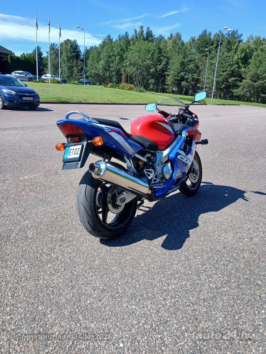 Honda CBR 600 2001 Tallina, ar dzinēja tilpumu 0.60 L un nobraukumu 49 tūkst. km par 4000 €, foto 9 vietnē AUTOMOTO.COM.LV