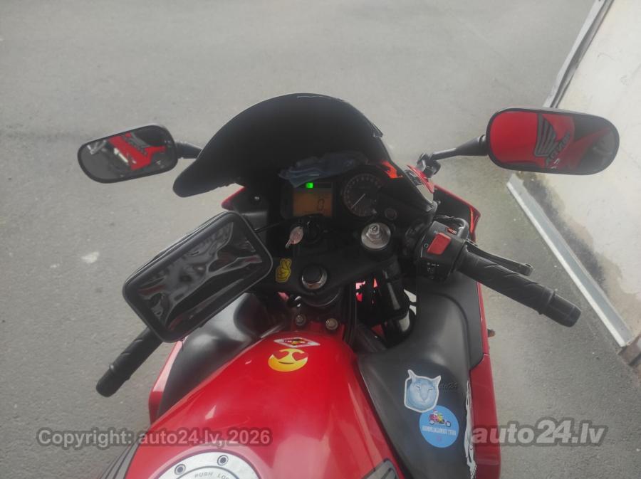 Red Honda CBR 600 2001 in Tallinn, with an engine capacity of 0.60 L and mileage of 60 thousand km for 2300 €, photo 3 on AUTOMOTO.COM.LV