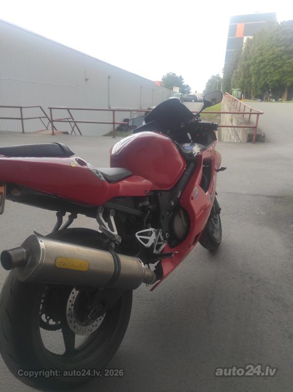 Красный Хонда CBR 600 2001 в Таллин, объемом двигателя 0.60 л и пробегом 60 тыс. км за 2300 €, фото 4 на AUTOMOTO.COM.LV