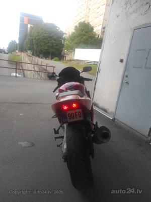 Red Honda CBR 600 2001 in Tallinn, with an engine capacity of 0.60 L and mileage of 60 thousand km for 2300 €, photo 5 on AUTOMOTO.COM.LV