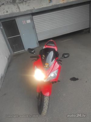 Red Honda CBR 600 2001 in Tallinn, with an engine capacity of 0.60 L and mileage of 60 thousand km for 2300 €, photo 6 on AUTOMOTO.COM.LV