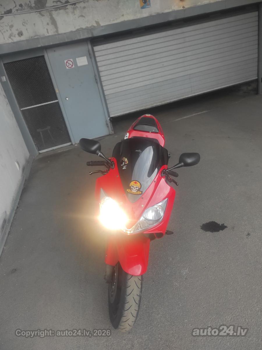 Red Honda CBR 600 2001 in Tallinn, with an engine capacity of 0.60 L and mileage of 60 thousand km for 2300 €, photo 6 on AUTOMOTO.COM.LV