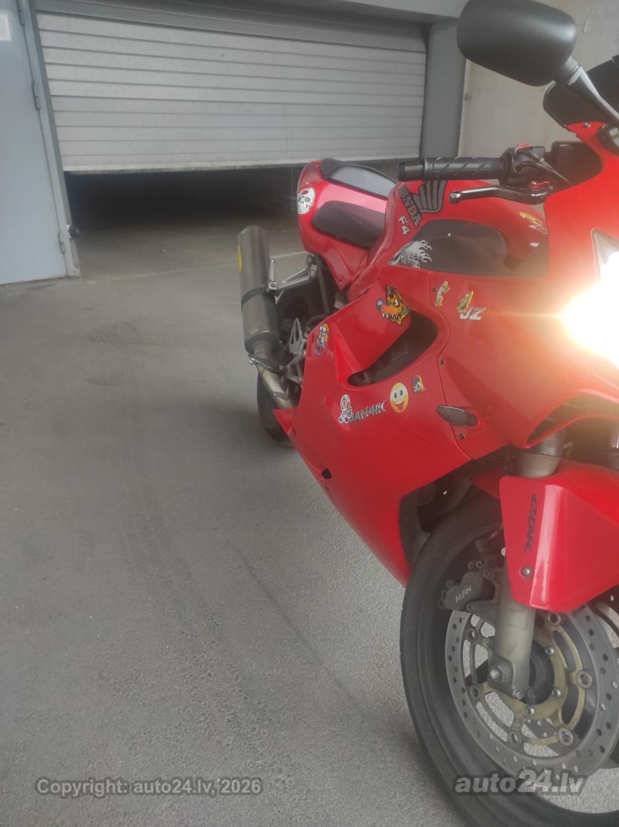 Red Honda CBR 600 2001 in Tallinn, with an engine capacity of 0.60 L and mileage of 60 thousand km for 2300 €, photo 7 on AUTOMOTO.COM.LV