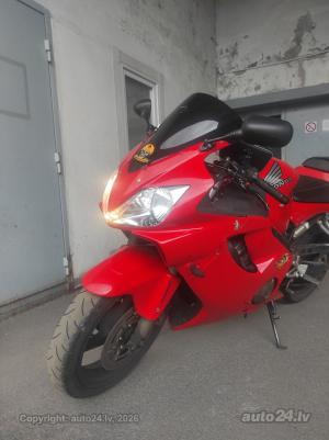 Red Honda CBR 600 2001 in Tallinn, with an engine capacity of 0.60 L and mileage of 60 thousand km for 2300 €, photo 8 on AUTOMOTO.COM.LV