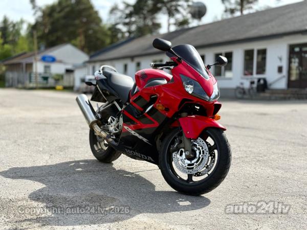 Sarkans Honda CBR 600 2006 Tallina, ar dzinēja tilpumu 0.60 L un nobraukumu 23 tūkst. km par 4500 €, foto 1 vietnē AUTOMOTO.COM.LV