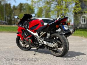 Sarkans Honda CBR 600 2006 Tallina, ar dzinēja tilpumu 0.60 L un nobraukumu 23 tūkst. km par 4500 €, foto 4 vietnē AUTOMOTO.COM.LV