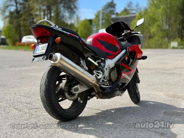 Sarkans Honda CBR 600 2006 Tallina, ar dzinēja tilpumu 0.60 L un nobraukumu 23 tūkst. km par 4500 €, foto 4 vietnē AUTOMOTO.COM.LV