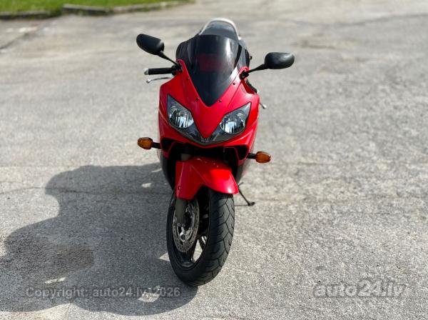 Sarkans Honda CBR 600 2006 Tallina, ar dzinēja tilpumu 0.60 L un nobraukumu 23 tūkst. km par 4500 €, foto 5 vietnē AUTOMOTO.COM.LV