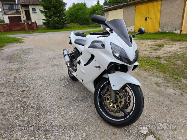 Белый Хонда CBR 600 2002 в Йыгева, объемом двигателя 0.60 л и пробегом 29 тыс. км за 2899 €, фото 1 на AUTOMOTO.COM.LV
