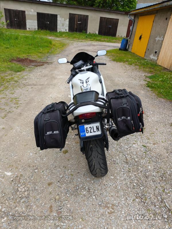 Белый Хонда CBR 600 2002 в Йыгева, объемом двигателя 0.60 л и пробегом 29 тыс. км за 2899 €, фото 3 на AUTOMOTO.COM.LV