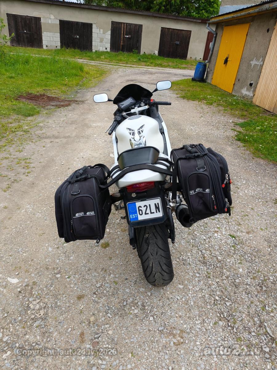 Balts Honda CBR 600 2002 Jegeva, ar dzinēja tilpumu 0.60 L un nobraukumu 29 tūkst. km par 2899 €, foto 4 vietnē AUTOMOTO.COM.LV