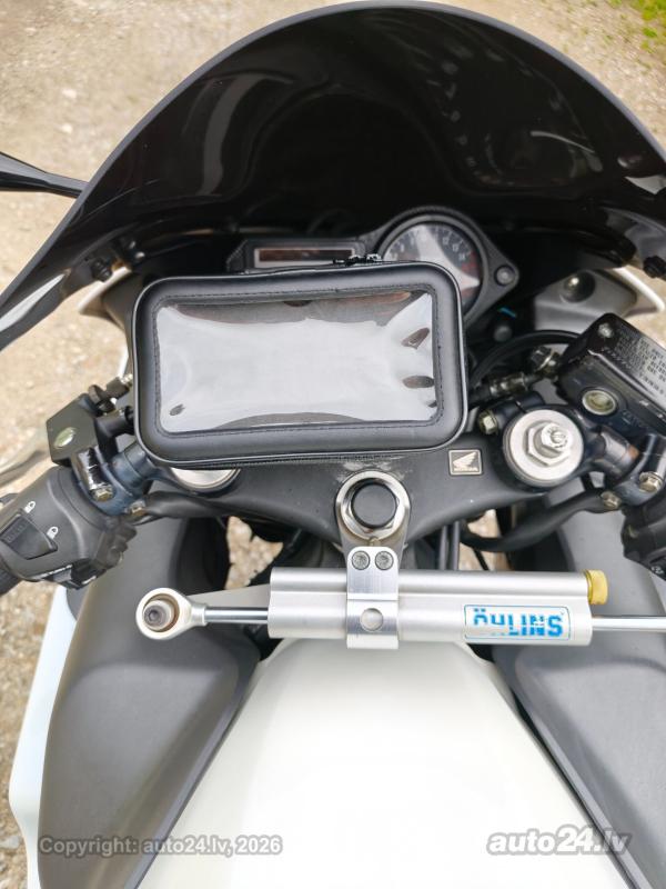 Белый Хонда CBR 600 2002 в Йыгева, объемом двигателя 0.60 л и пробегом 29 тыс. км за 2899 €, фото 4 на AUTOMOTO.COM.LV