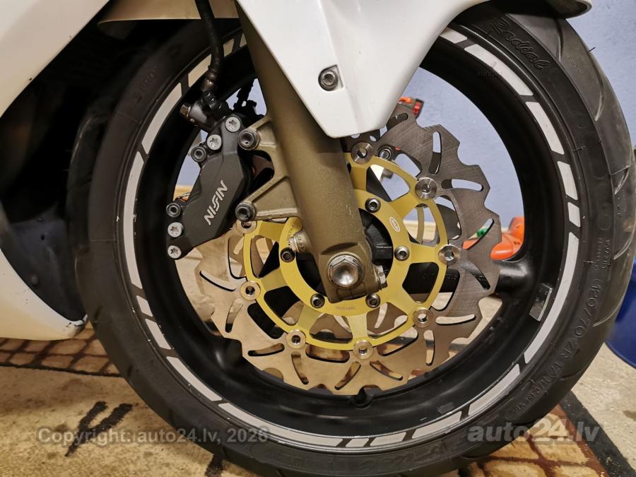 Balts Honda CBR 600 2002 Jegeva, ar dzinēja tilpumu 0.60 L un nobraukumu 29 tūkst. km par 2899 €, foto 6 vietnē AUTOMOTO.COM.LV