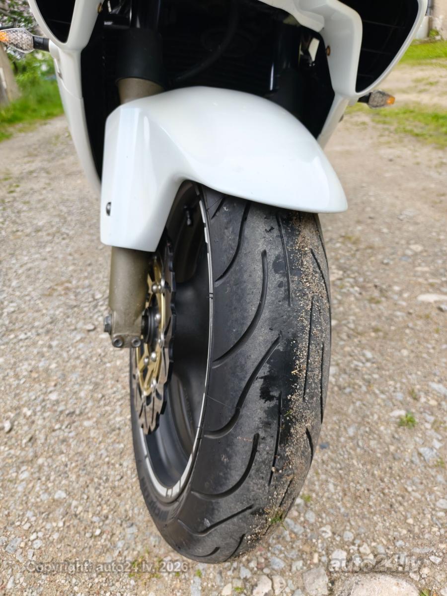 Balts Honda CBR 600 2002 Jegeva, ar dzinēja tilpumu 0.60 L un nobraukumu 29 tūkst. km par 2899 €, foto 11 vietnē AUTOMOTO.COM.LV