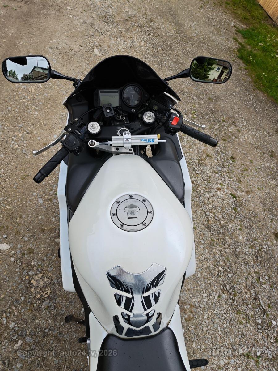 Balts Honda CBR 600 2002 Jegeva, ar dzinēja tilpumu 0.60 L un nobraukumu 29 tūkst. km par 2899 €, foto 15 vietnē AUTOMOTO.COM.LV
