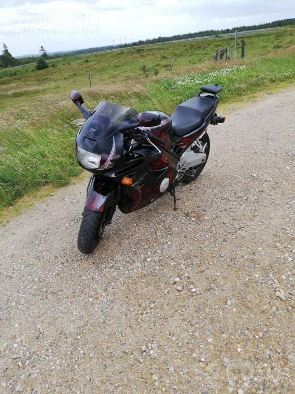 Хонда CBR 600F 1993 в Валмиера, объемом двигателя 0.60 л и пробегом 0 тыс. км за 1500 €, фото 1 на AUTOMOTO.COM.LV