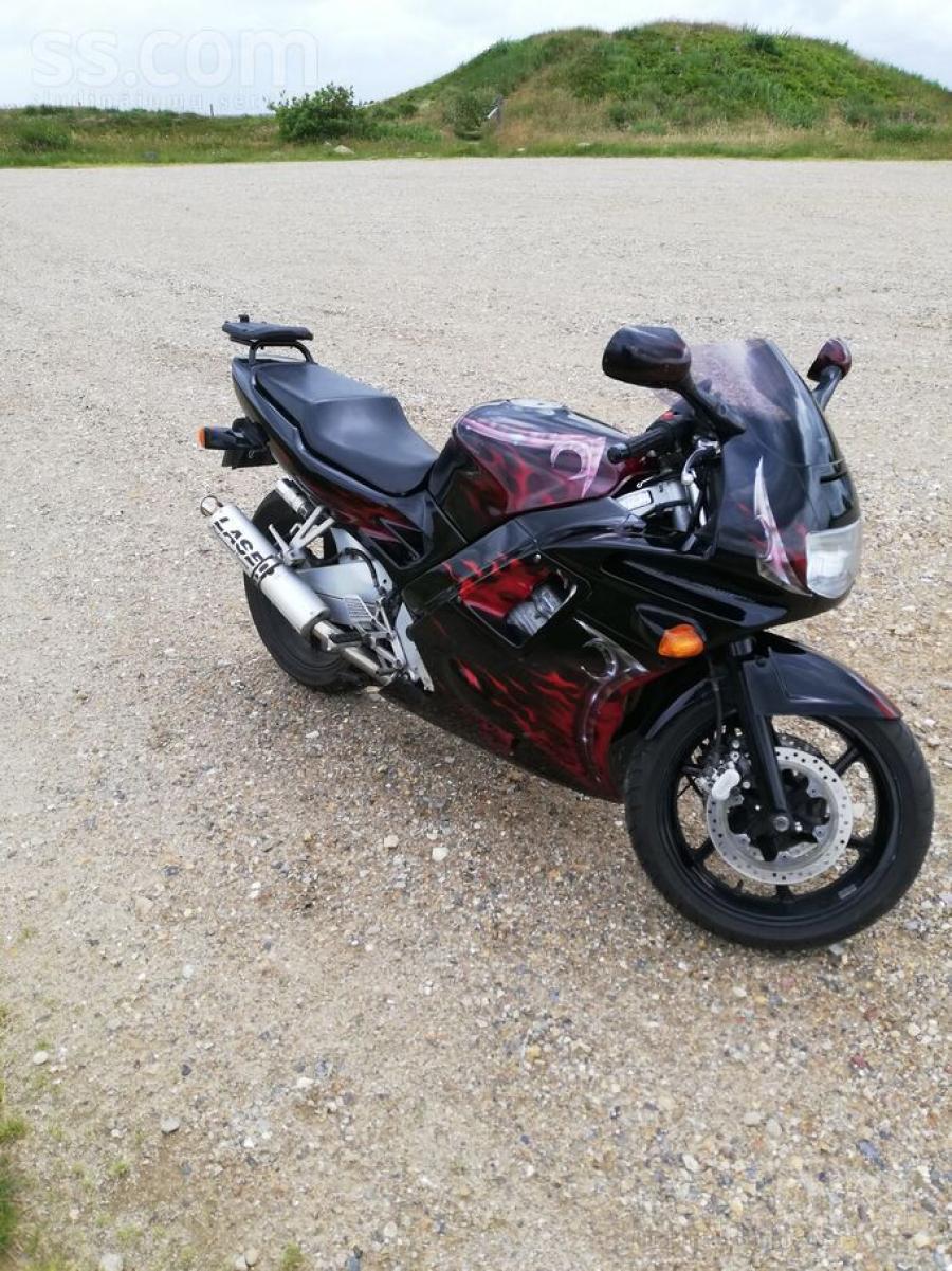 Хонда CBR 600F 1993 в Валмиера, объемом двигателя 0.60 л и пробегом 0 тыс. км за 1500 €, фото 3 на AUTOMOTO.COM.LV