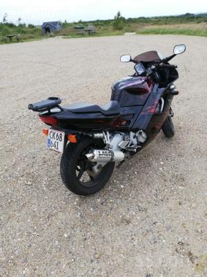 Хонда CBR 600F 1993 в Валмиера, объемом двигателя 0.60 л и пробегом 0 тыс. км за 1500 €, фото 4 на AUTOMOTO.COM.LV