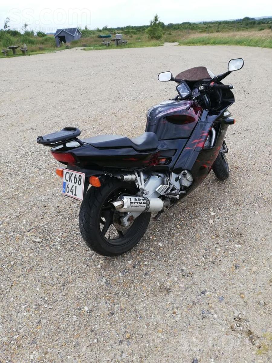 Хонда CBR 600F 1993 в Валмиера, объемом двигателя 0.60 л и пробегом 0 тыс. км за 1500 €, фото 4 на AUTOMOTO.COM.LV