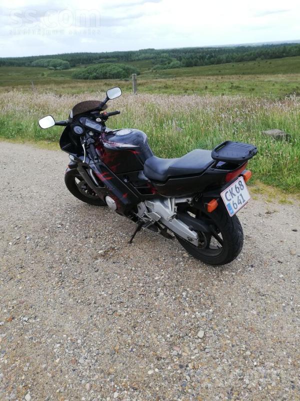 Хонда CBR 600F 1993 в Валмиера, объемом двигателя 0.60 л и пробегом 0 тыс. км за 1500 €, фото 4 на AUTOMOTO.COM.LV