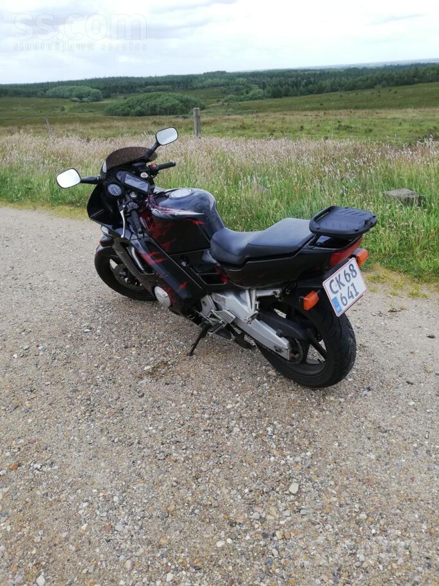 Хонда CBR 600F 1993 в Валмиера, объемом двигателя 0.60 л и пробегом 0 тыс. км за 1500 €, фото 5 на AUTOMOTO.COM.LV