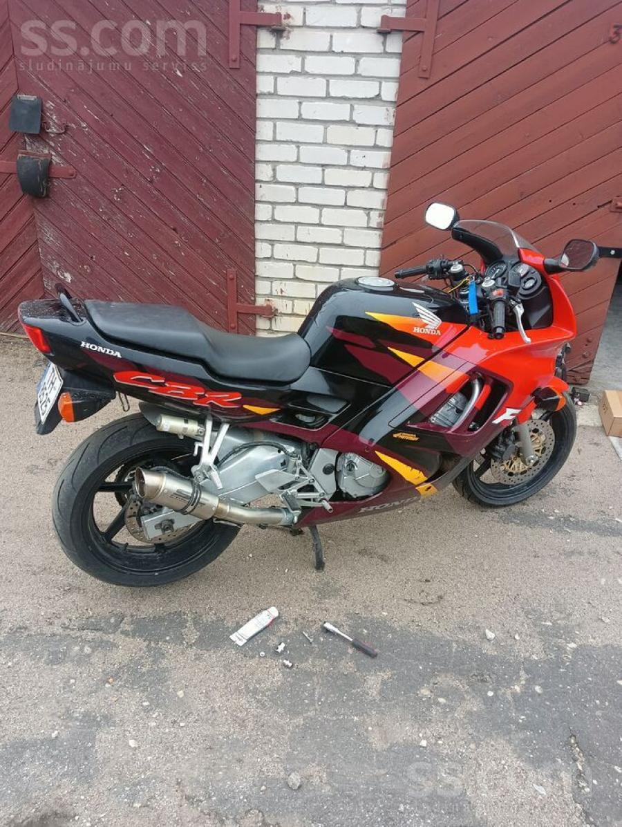 Honda CBR 600F 1997 Rīga, ar dzinēja tilpumu 0.60 L un nobraukumu 0 tūkst. km par 1500 €, foto 1 vietnē AUTOMOTO.COM.LV