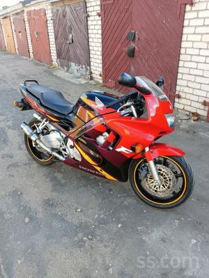 Honda CBR 600F 1997 Rīga, ar dzinēja tilpumu 0.60 L un nobraukumu 0 tūkst. km par 1500 €, foto 3 vietnē AUTOMOTO.COM.LV