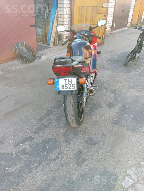 Хонда CBR 600F 1997 в Рига, объемом двигателя 0.60 л и пробегом 0 тыс. км за 1500 €, фото 5 на AUTOMOTO.COM.LV