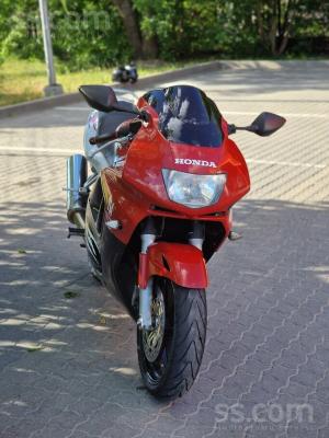 Хонда CBR 600F 1997 в Елгава, объемом двигателя 0.60 л и пробегом 0 тыс. км за 1700 €, фото 3 на AUTOMOTO.COM.LV